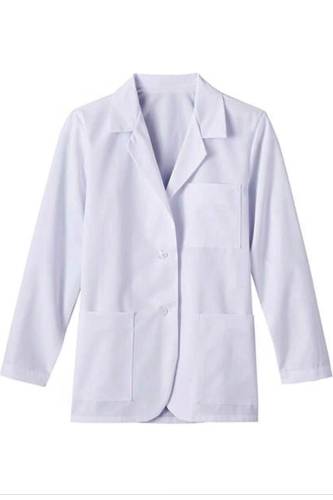 Elegant White Lab Coat – Full and Half Sleeves, Two Large Patch Pockets ...